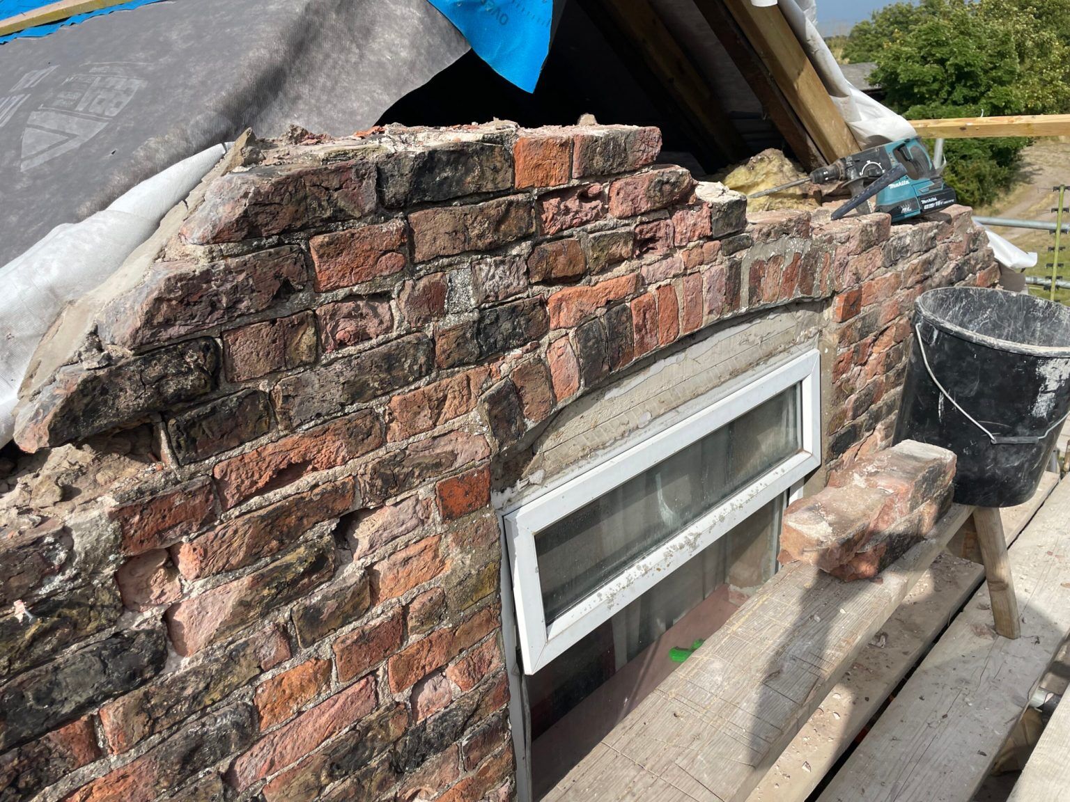 Restoring Brickwork on Traditional Buildings - Have A Go : DIY Training ...