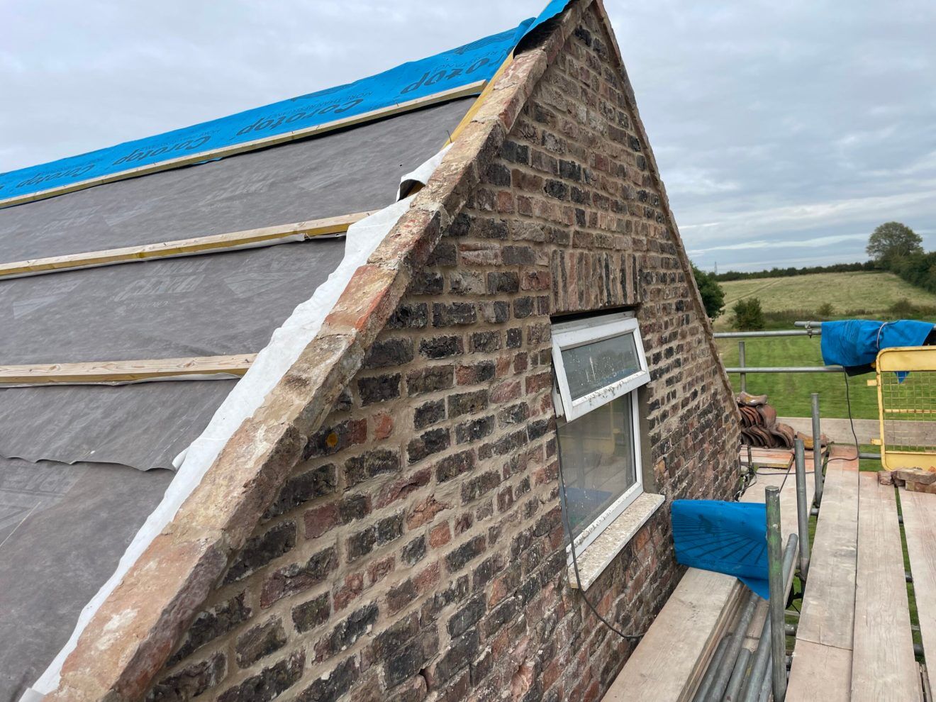 Restoring Brickwork on Traditional Buildings - Have A Go : DIY Training ...
